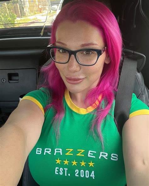 Lily Lou Age Career Family Bio More