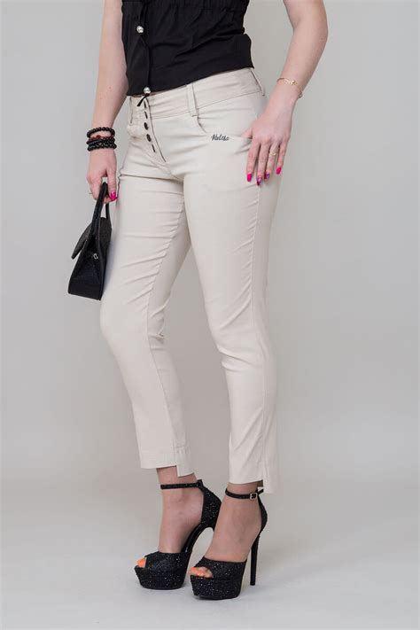 Дамски еластичен панталон в бежево Произведено в България