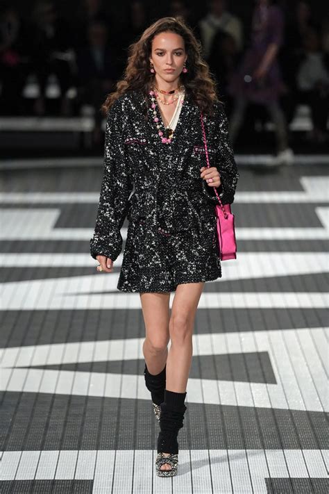 더쿠 오늘 La에서 공개된 샤넬 2024 신상 컬렉션