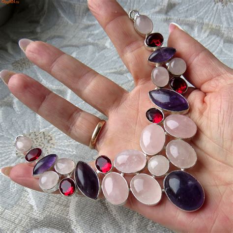 Колье с розовым кварцем и аметистом