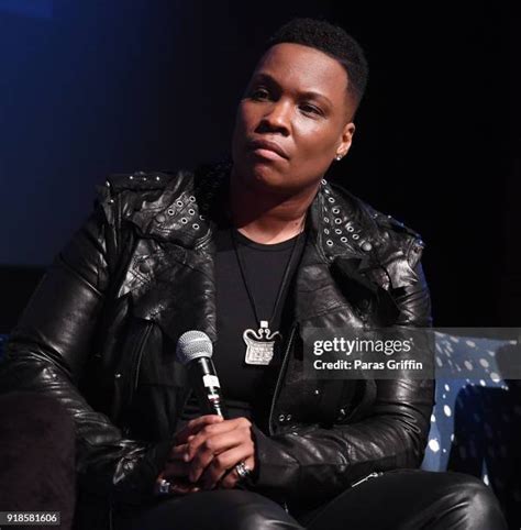 Lisa Cunningham Photos And Premium High Res Pictures Getty Images