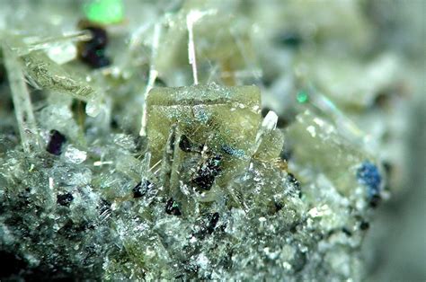 Mineralienatlas Lexikon Kalsilite English Version