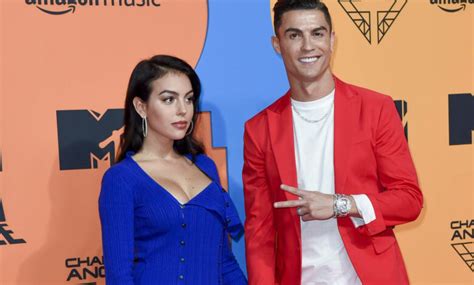 يا فرحة ما تمت باللغة العربية جورجينا تحسم حقيقة زواجها من