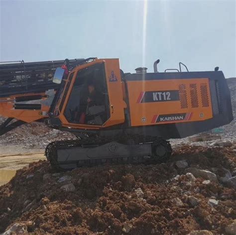 Open Mine Hydraulic Hard Rock Machine Kt Integrated Dth Drill Rig For