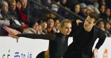 포토 피겨 스케이팅 아름다운 커플 연기