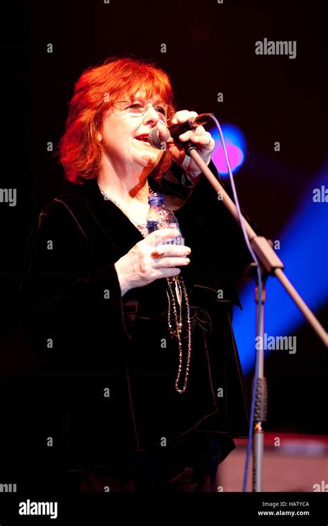 Maggie Reilly Hi Res Stock Photography And Images Alamy