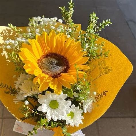 Ramos De Flores Amarillas 180 Disponible Girasol Arreglos Sencillos