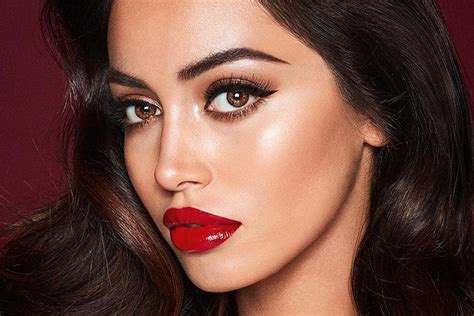 Tutorial Makeup Bold Untuk Pesta Akhir Tahun