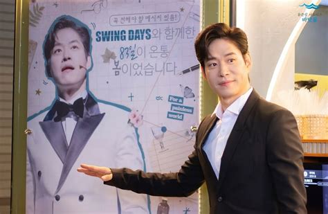 프리지아 커피차 연예인 서포트 케이터링 간식차 안유진 커피차 프리지아커피차 ”엔딩은 마치 승리한 것처럼