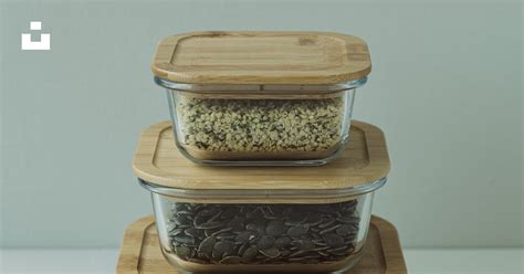 음식으로 가득 찬 세 개의 유리 용기 더미 사진 Unsplash의 무료 렐리스타드 이미지