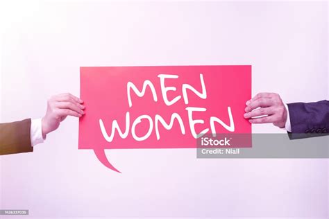 손 쓰기 기호 남자 여자 사업 개념 소년이나 소녀가 성숙한 성인으로 변하는 상태 2명에 대한 스톡 사진 및 기타 이미지 2명