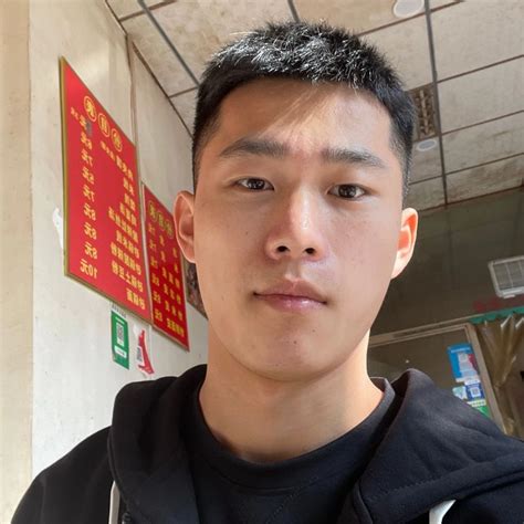 Nn141（143张图 39个视频）年轻小鲜肉生活照套图 个人自拍照较多带视频自拍 主要是旅游照片