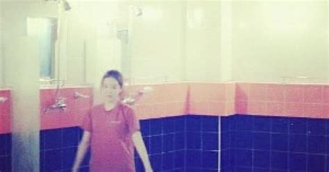 아빠를 부탁해 조혜정 대중 목욕탕 청소 알바 중 목욕탕 청소 하던 시절