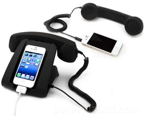 The Cell Phone Talk Dock Gadgetsin