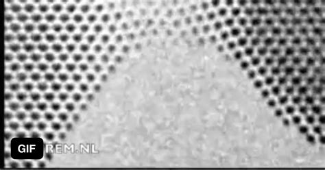 Gold Atoms Being Pulled Apart Under An Electron Microscope 9gag