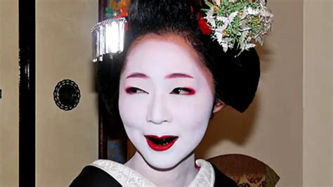 Tradisi Ohaguro Jepang Cantik Dengan Gigi Hitam Legam Global