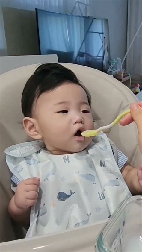 6개월아기 첫이유식 한숟가락 Youtube