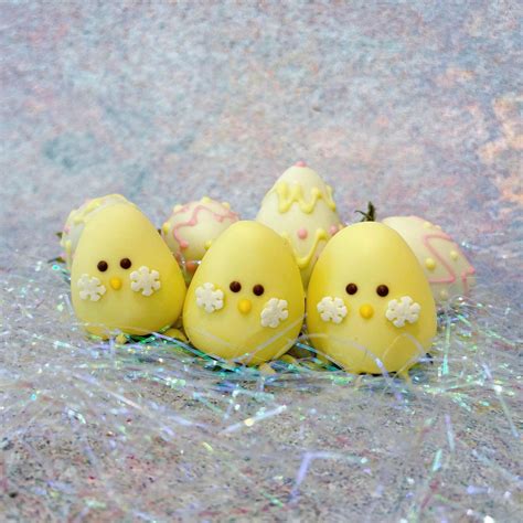 Easter T Chicky Dozen Chocolate Coated Strawberry Fruit T Box