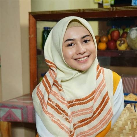 Makin Cantik 8 Potret Sintya Marisca Berhijab Sudah Cocok Jadi Mantu Ummi Pipik