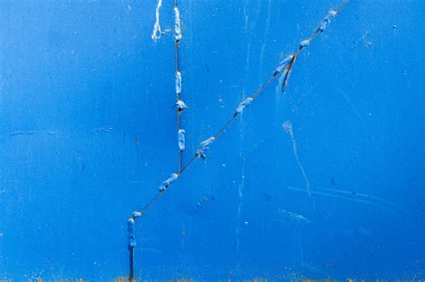 파란색 금속 표면은 다양한 모양의 세 부분으로 조립됩니다 용접의 흔적과 부식의 작은 Foci가 있습니다 배경 텍스처 3가지 개체에 대한 스톡 사진 및 기타 이미지 Istock