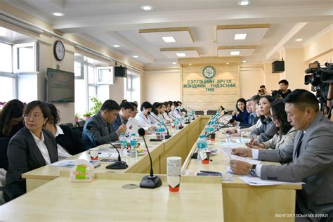 Нийгмийн бодлогын байнгын хорооны дарга гишүүд СЭМҮТ д ажиллалаа