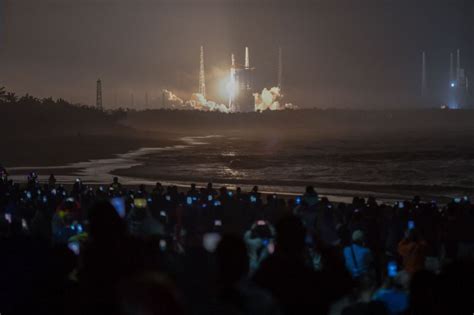 Chinese Satellites Have Conducted Coordinated Maneuvers With Synchrony” Defense One