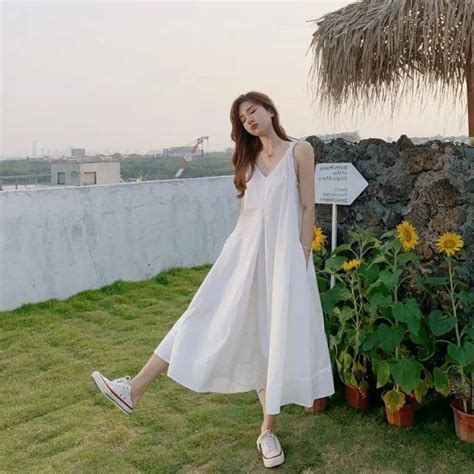 絕美白色連身裙:時尚穿搭指南 絕美白色連身裙:時尚穿搭指南