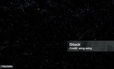 별 하늘 짙은 검정 배경 밤 공간 별이 빛나는 벽지 쿨 블루 별자리 우주 구름 질감 우주 장면 은하 성운 융합 밝은 빛 점성술 패턴 질감 전체 별 모양에 대한 스톡 사진 및