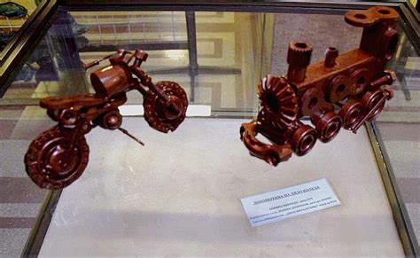 Снежанка и на Дядо Мраз на мотор от стари авточасти в РУ