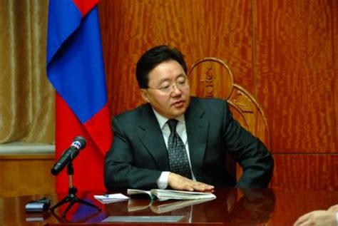 Ерөнхийлөгч Дорнодын Баян Уулд түймэртэй тэмцэгчидтэй уулзаж байна