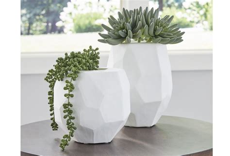ლარნაკი Karenton • Ashley Homestore