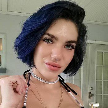 Lizbeth Eden Bio Read About Her Profile At Freeones