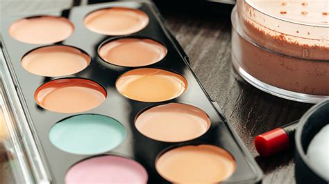 These Colour Corrector Palettes Will Help You Achieve A Flawless Base