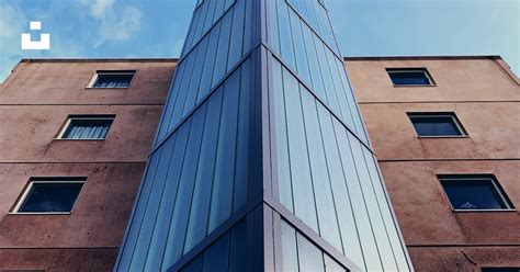 하늘 배경의 높은 건물 사진 Unsplash의 무료 건물 이미지 하늘 배경의 높은 건물 사진 Unsplash의 무료 건물 이미지