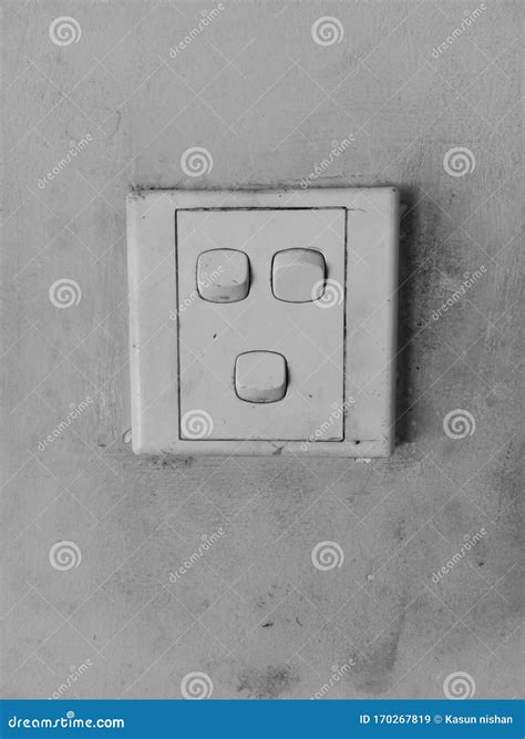 Simple Electrical Circuit Switch Close Up Photo Stock Image Image Of Black Switch 170267819