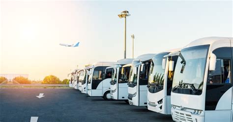 Un Jubilado Con Discapacidad Va Al Baño En Una área De Descanso Y El Bus Lo Abandona Dejándole