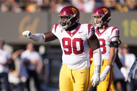 USC football defensive depth chart: Trojans still need help at D-line ...