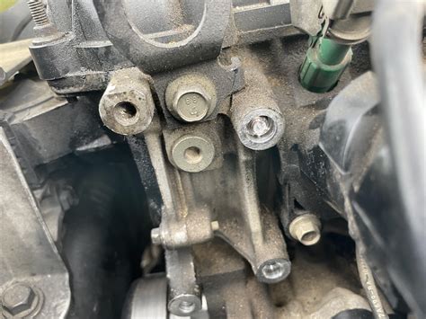 How do I get this out? : r/MechanicAdvice