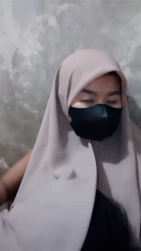 Horny Indonesian Hijab Asks To Be Fucked Xhpiyo Eporner