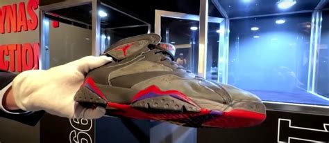 Шампионските патики на Мајкл Џордан на аукција достигнаа рекордни 8 милиони долари Бизнис Инфо