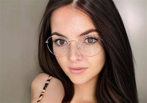 Girls In Glasses 38 Pics