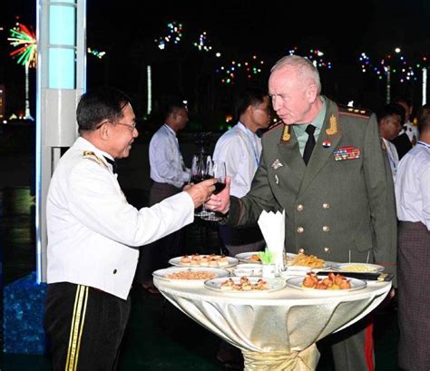 ရုရှားစစ်ဘက်ဆိုင်ရာလူပုဂ္ဂိုလ် ၂၇ဦးကို စစ်ကောင်စီခေါင်းဆောင်က ဂုဏ်ထူးဆောင်တံဆိပ်များချီးမြှင့