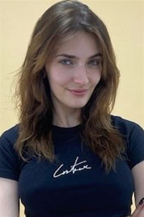 Ellie Maes Instagram Twitter And Facebook On Idcrawl