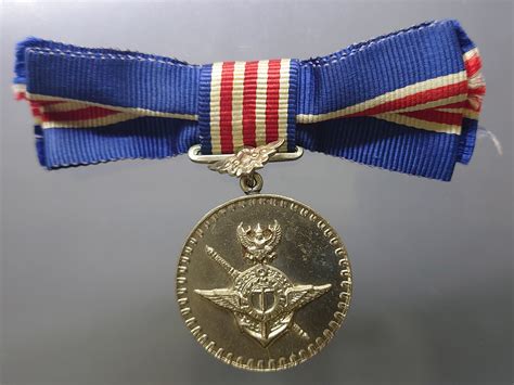 เหรียญแพรแถบ สนองเสรีชน แพรเดิมๆ สภาพสวย เหรียญ Numsatang ขายเหรียญและธนบัตร Inspired By