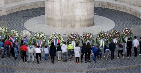 Opinie Tante Mina Droeg Achter De Voordeur Ook Bij Aan Verzet Nrc
