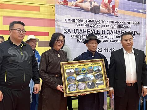 ФОТО ДАШТ ээс медаль хүртсэн З Занабазарт Өмнөговь аймгийн удирдлагууд хоёр өрөө байр