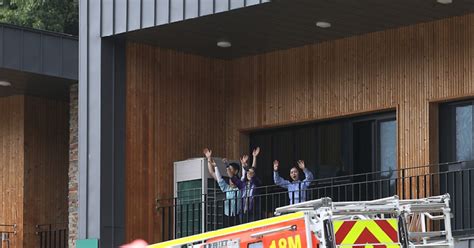 구조 기다리는 시민들