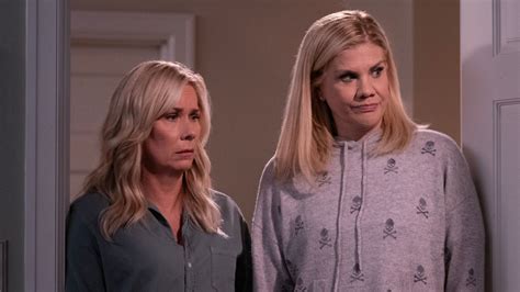 Netflix Viewers Are Binge Watching New 16 Part Show Leanne Totally