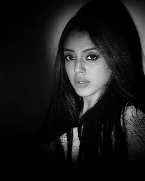 Deviyani Sharma గులాబీ డ్రెస్‌లో గుబాళిస్తున్న దేవియాని శర్మ