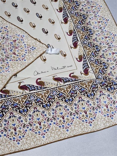 Шовковий платок в стилі Valentino — ціна 850 грн у каталозі Шарфи Купити аксесуари за доступною